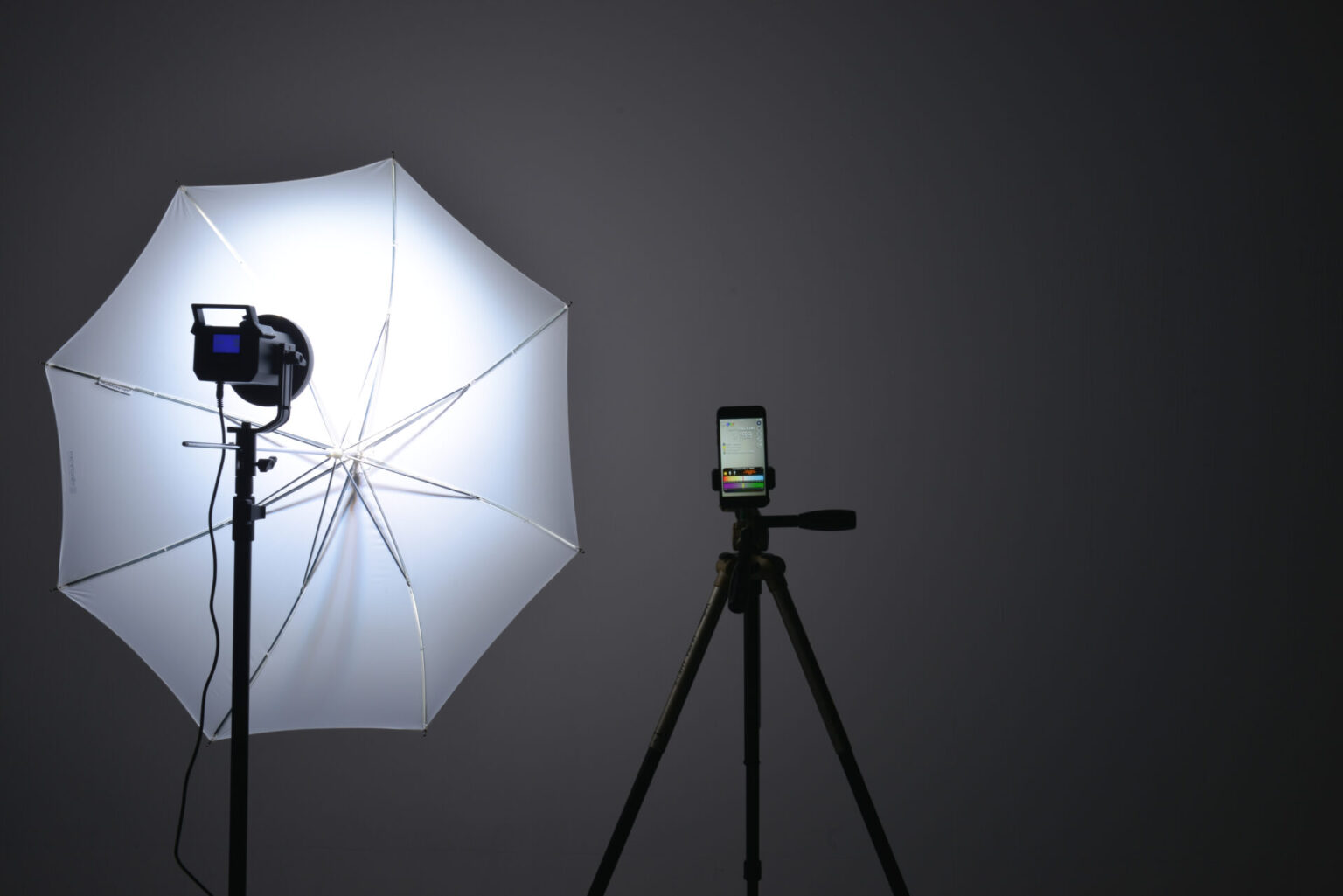 商品撮影には必須かもしれない。iPhoneアプリのカラーメーターLightSpectrum Proで色温度を計測。 | かんたんライティング